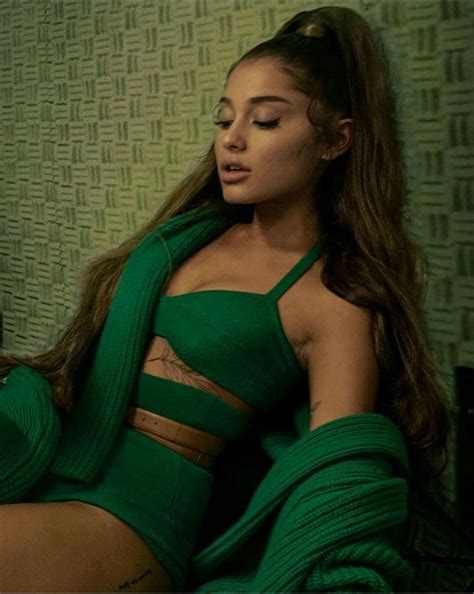 Help Me Become Completely Addicted To Queen Ariana Scrolller
