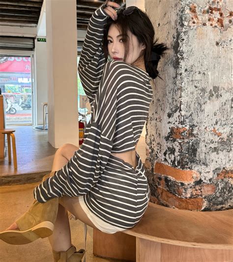 더블유걸즈 30대 40대 수입 여성의류 쇼핑몰 스트라이프 라운드넥 트임 롱티셔츠