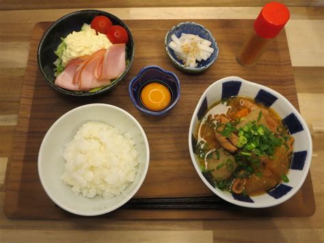 たまごかけごはんともつ煮の献立2023年5月13日の昼ごはん 我が家の献立の記録、糖尿病で食事制限、リウマチの記録