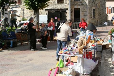 Soixante Exposants Et Des Centaines De Visiteurs Au Vide Greniers