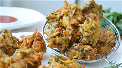 Veg Pakora ఎంతో రుచికరమైన ఆకుకూరల పకోడీలు తింటే విడిచిపెట్టరు