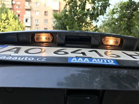 Замена фонарей подсветки номера — Toyota Auris (1G), 1,4 л, 2008 года ...