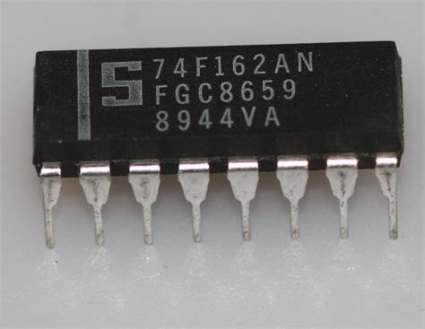 Synchronous 4 Bit Decade Counter With Synchronous Clear DIP 16