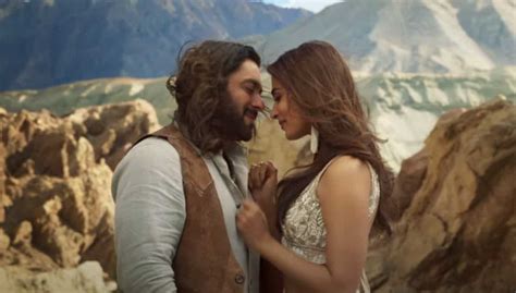 Kisi Ka Bhai Kisi Ki Jaan Song Naiyo Lagda Salman Khan Romances With