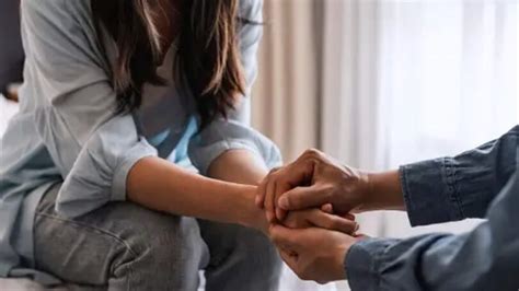 5 Ways To Lower Anxiety In Relationships Hindustan Times