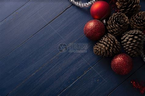 华丽的针叶树用于古年蓝木本底的圣诞装饰松锥和红圣诞节球复制文本空间infotooltip松树高清图片下载 正版图片307781844 摄图网