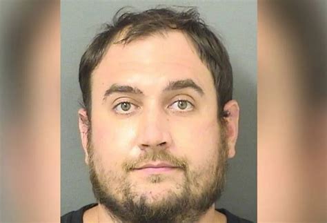 ଗିରଫ ହେଲେ ବେଡ୍‌ରେ ସ୍ତ୍ରୀ ଓ ପ୍ରେମିକଙ୍କୁ ଏକତ୍ର ଦେଖି ‘ବ୍ୟାଟ୍‌ରେ ପିଟିଥିବା ସ୍ବାମୀ