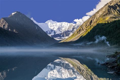Аккемское озеро. На заднем плане гора Белуха, Алтай. - Просмотр фото ...
