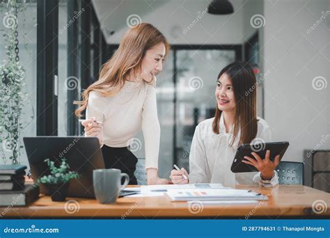Female Operations Manager Holds Meeting Presentation For A Team Of Economists Stock Image