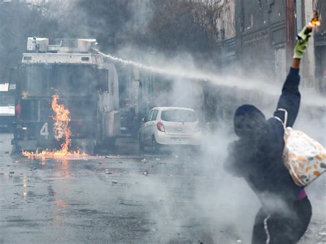 Disturbios En Chile En 49 Aniversario Del Golpe De Estado De Pinochet