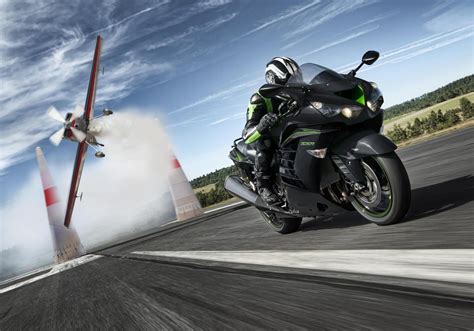 Drag Race Kawasaki Ninja ZX 14R Vs Suzuki Hayabusa