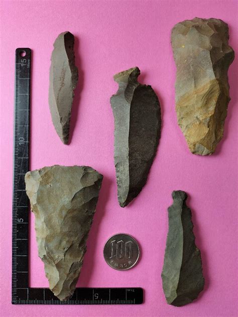 旧石器時代セット 出土品石匙、石ナイフ、三角型石器、石銛、5点 頁岩 メルカリ
