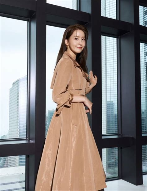 윤아·송혜교·김희애·김혜수 셀럽들도 푹 빠진 올드머니룩 향연 패션엔