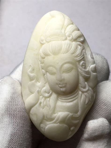 正确盘玩琥珀蜜蜡，让你的琥珀蜜蜡“金光闪闪”！ 知乎