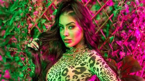 Mc Mirella Surge Seminua No Instagram E Bumbum Grandão Rouba A Cena