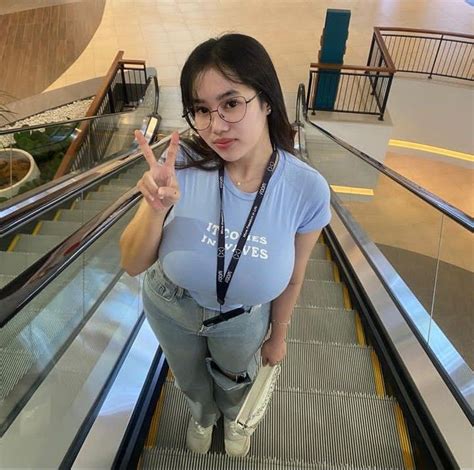 Pin Oleh Cukcuk Di Elvara Wanita Sukses Orang Cantik Gadis Gadis Cantik