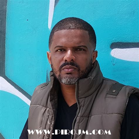 El Genio Detrás De Los Éxitos El Genio Detrás De Los Éxitos By Piro