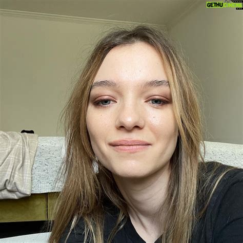 Esme Creed Miles Wiki Biography Age Gallery Spouse And More