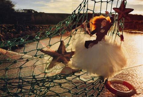 15 оригинальных и немного циничных фотографий полных сказочного сюрреализма