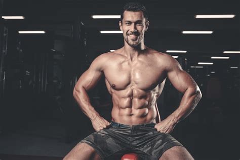 Premium Photo Caucasian Sexy Fitness Model In Gym Close Up Abs