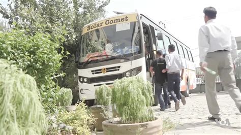 India S Solar Bus Encourages Residents To Go Green