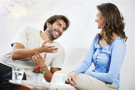 10 Tanda Yang Jelas Terlihat Jika Seseorang Jatuh Cinta Padamu