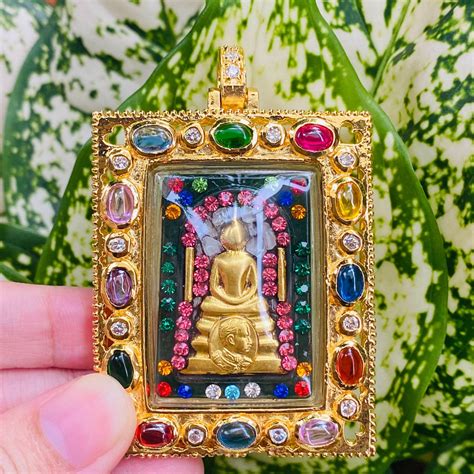 พระสมเด็จพิมพ์ประธาน เนื้อผงตะไบทอง ชุด 5 องค์ 5สี ชุดล่ะ 350 บาท