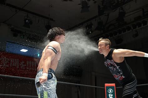 【新日本】『bosj』shoがyohとの因縁戦を制す！ Hot総動員で完封勝利「過去の実績もすべてなかったことにして引退しろ