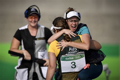 19 Super Sweet Olympic Hugs That Will Make You Feel Things