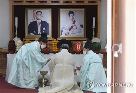 박정희 전 대통령 42주기구미 생가서 추모식 연합뉴스