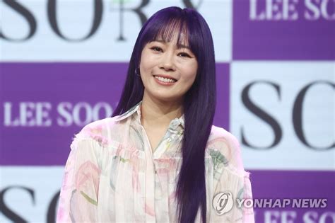 정규 10집으로 돌아온 이수영 연합뉴스