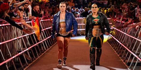 Shayna Baszlers Money In The Bank Gear Foreshadowed Her Ronda Rousey