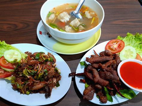 รีวิว ครัวอิ่มสุข หนองบัว กาญจนบุรี ร้านอาหารไทยและอาหารอีสานอร่อย ๆ