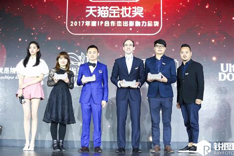 关晓彤腿长真是逆天，只是坑苦了旁边这妹子！ 搜狐