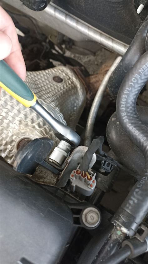 Замена датчика положения распредвала — Hyundai Sonata V Nf 2 л 2008 года своими руками