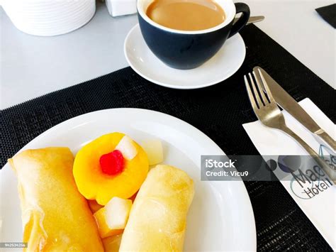 레크리에이션 이스라엘3 월 9 2018 팬케이크 테이블에 흰 접시에 커피와 함께 아침 식사 닫기 샷 먹기에 대한 스톡 사진 및 기타 이미지 Istock