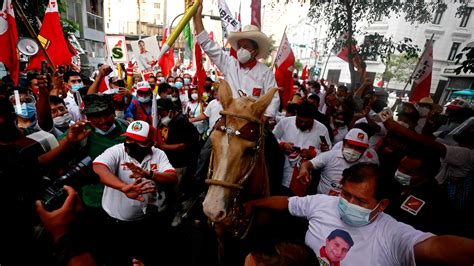 Perú elige presidente bajo una total incertidumbre y en el peor momento de la pandemia Infobae