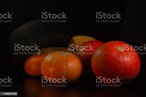 검은 배경에 노란색주황색 호박 할로윈의 개념과 호박의 가을 수확 클로즈업 복사 공간 위에서 0명에 대한 스톡 사진 및 기타 이미지 Istock