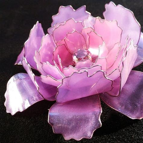 Пока у меня готовятся к выходу в свет сразу несколько изделий покажу брошь из неопубликованного