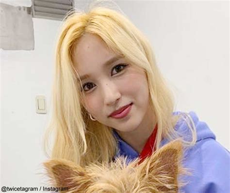 Twice ミナ、ただ座っているだけでファンの視線を独占！ 黙っていてもあふれんばかりの華やかなオーラを放つミナにファン夢中 動画