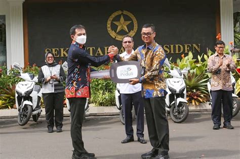 Dukung Transisi Energi Bersih Pln Serahkan Sertifikat Energi