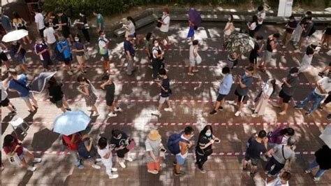 香港立法會選舉因疫情延後一年，反對派稱政府「怕輸」 Bbc News 中文