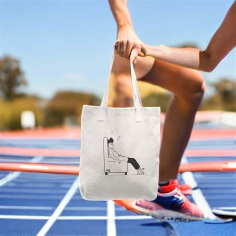 用 AIGC 来实现虚拟摄影 https t co aGk a a p 把两种不同的 AI 技术结合了起来 先自动去除照片背景再用类似 MidjourneyStable