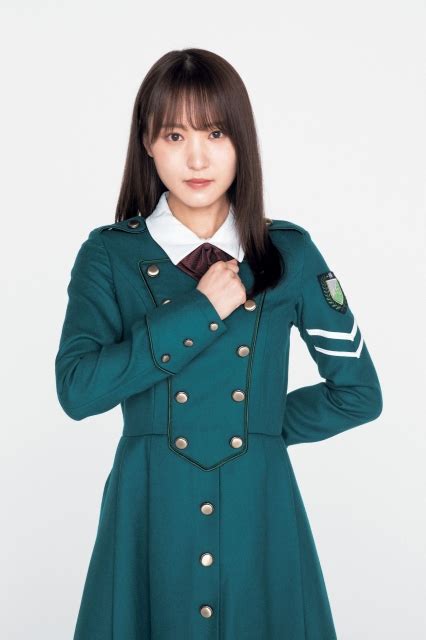 櫻坂46菅井友香、卒業写真集で“歴代衣装”身にまとう 原点の「サイレントマジョリティー」など22着 欅坂46通信