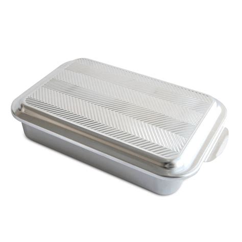 Classic 9 X 13 Pan With Embossed Prism Lid Aluminum Bakeware Nordic