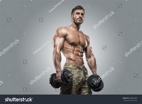 Muscular Athlete Bodybuilder Man Camouflage Pants Foto De Stock