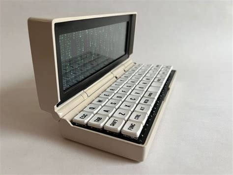 Умелец собрал крошечный ноутбук с механической клавиатурой на Raspberry ...