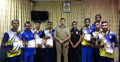 පොලිසිය පදක්කම් 06 ක් ඩැහැ ගනී…