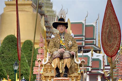 รวมภาพประวัติศาสตร์ ร 10 แห่งราชวงศ์จักรี ในพระราชพิธีบรมราชาภิเษก 4 พ ค