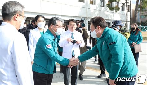 의료공백에 월 1882억 건보 재정 투입비상진료 지원 강화 뉴스1